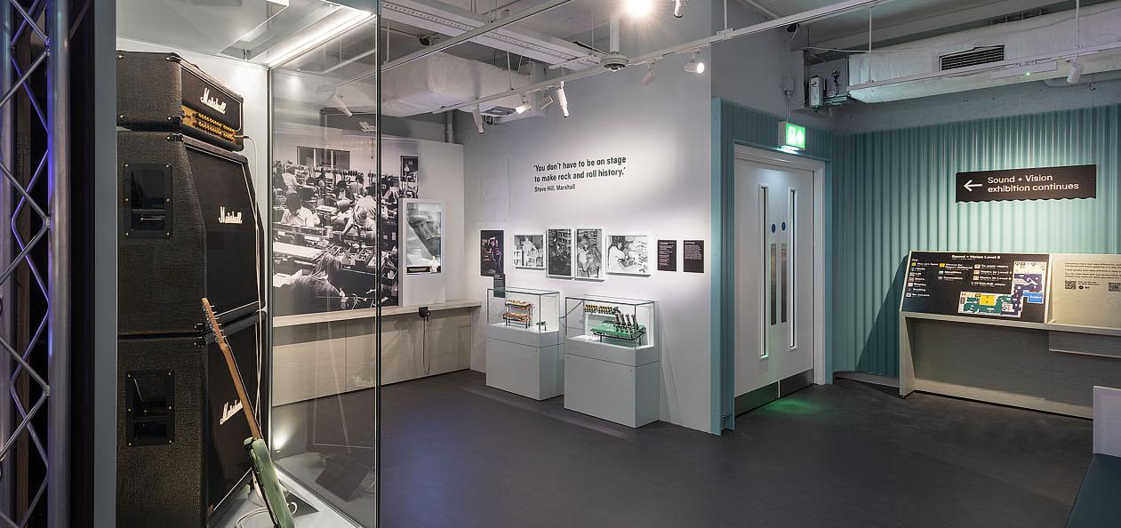 How Thoughtful Signage Reduces Visitor Fatigue and Improves Flow